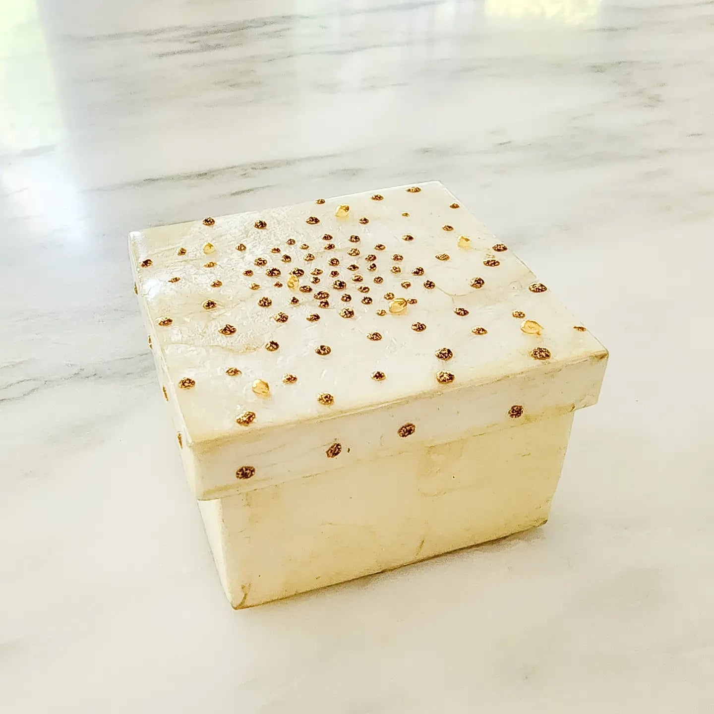 DEK Capiz Glittered Dotted Box 3x3 - Gold/White – Peddler Interiors